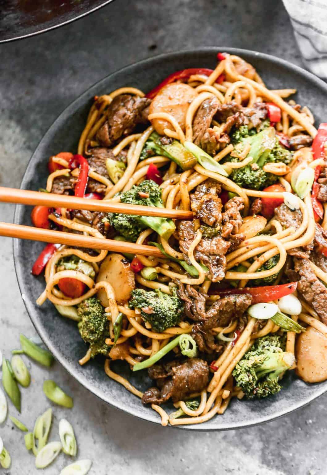 Beef Lo Mein Recipe {Restaurant Worthy!} – WellPlated.com