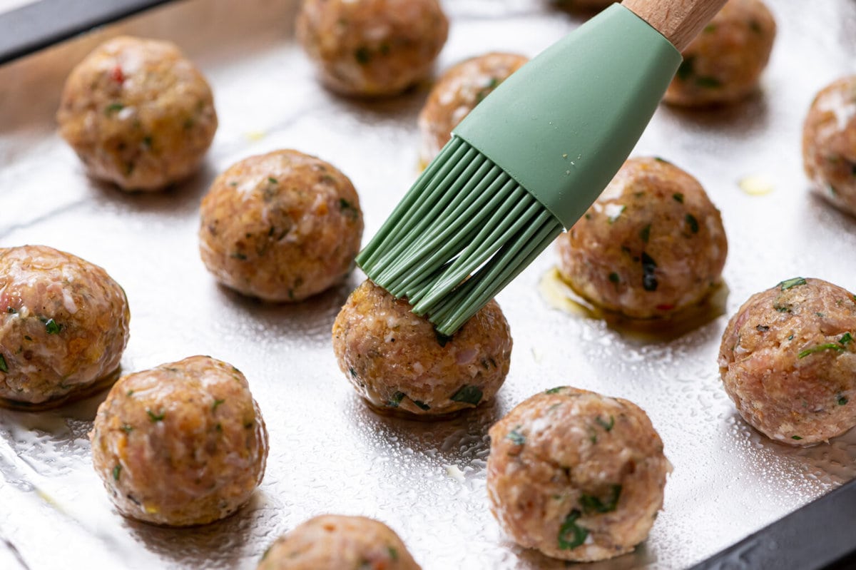 Baked Chicken Meatballs {Moist and Healthy!} – WellPlated.com