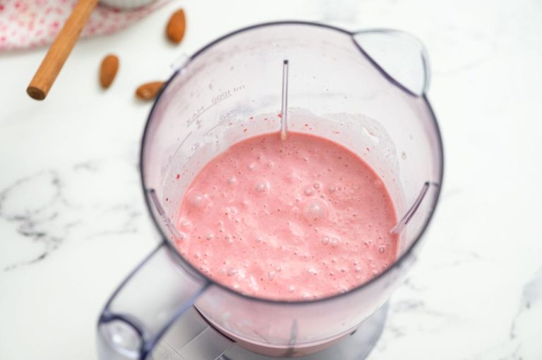 Strawberry Smoothie – WellPlated.com