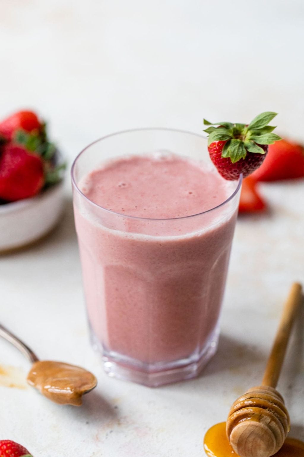 Easy Strawberry Smoothie – WellPlated.com