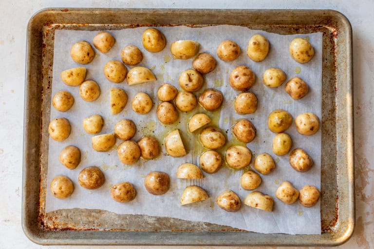 Garlic Roasted Potatoes – WellPlated.com
