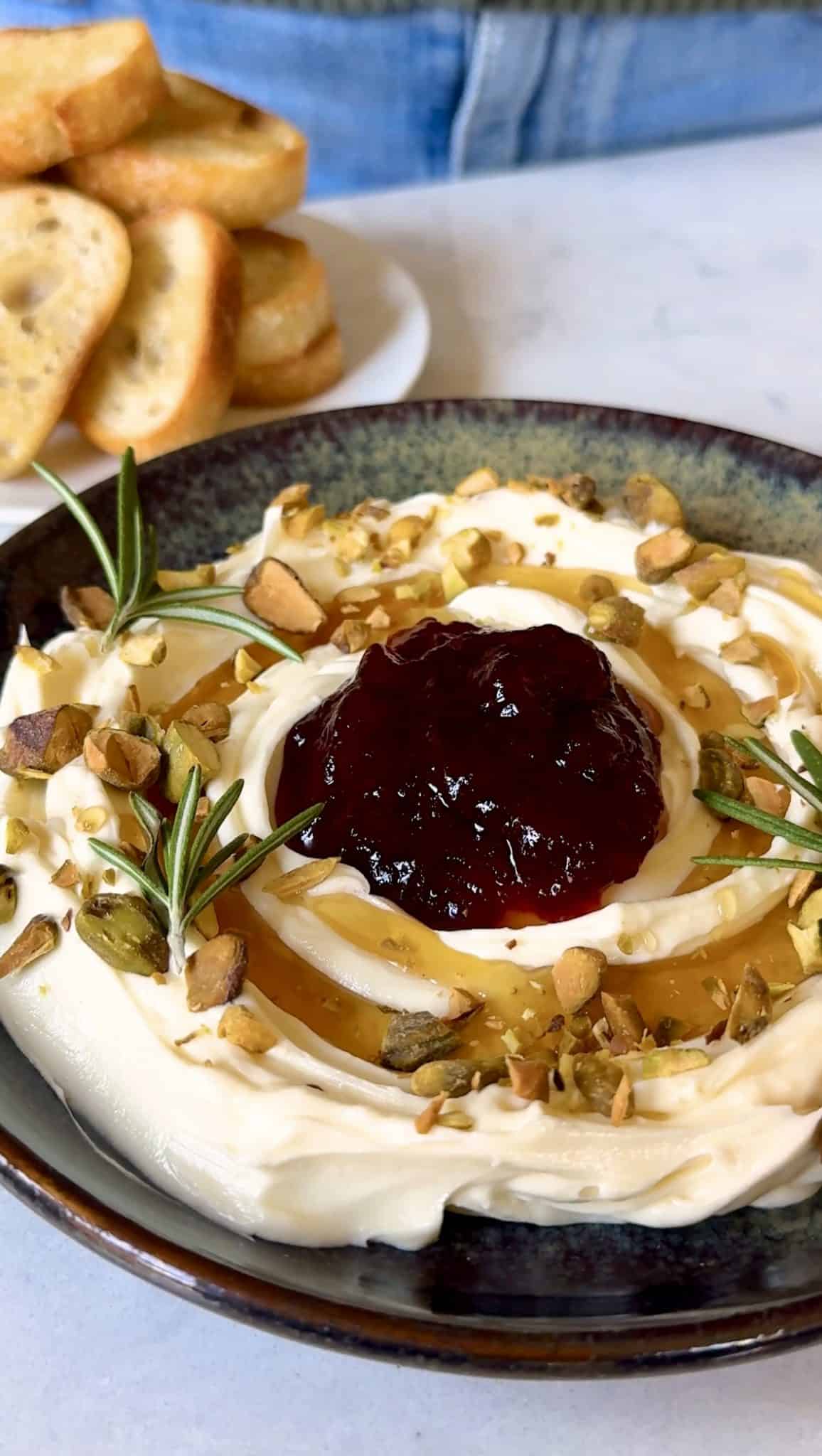 Whipped Brie – WellPlated.com